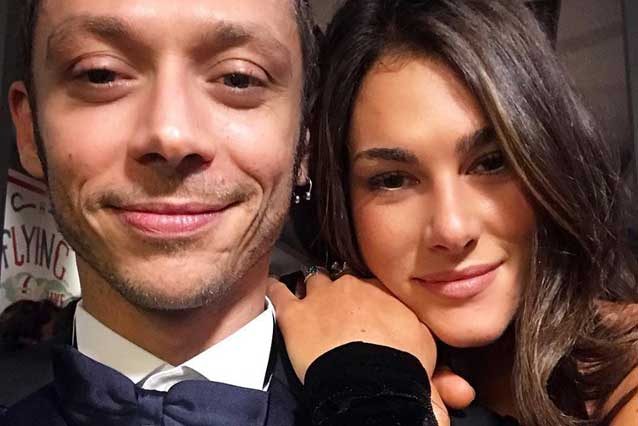 Coronavirus, Valentino Rossi e la fidanzata a Tavullia: giro al ...