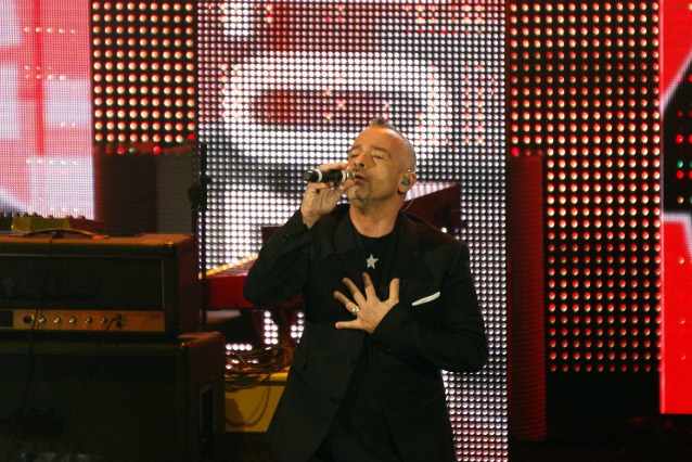 Eros Ramazzotti, dopo il figlio Gabrio Tullio, annuncia il nuovo singolo Eros Ramazzotti, dopo il figlio Gabrio Tullio, annuncia il nuovo singolo