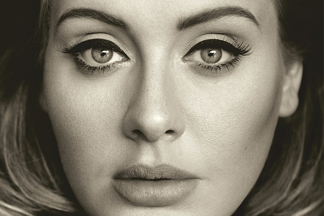 Adele torna con '25': niente streaming ma è già un successo