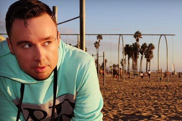 Morto a 34 anni il rapper Jon James, è precipitato dall'aereo mentre ...