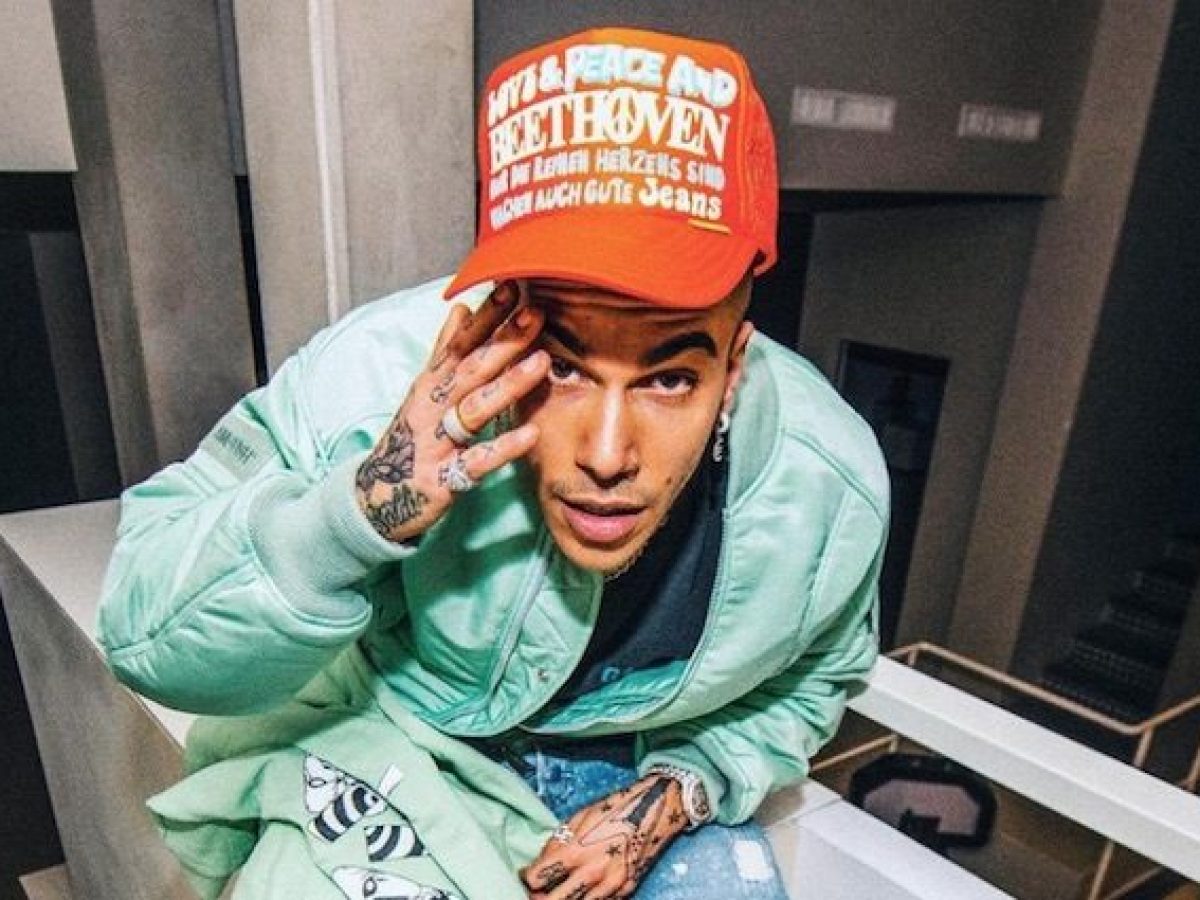 Il significato di Famoso: perché Sfera Ebbasta l'aveva tolta dall'album