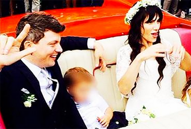 Il video del matrimonio di Elisa: all'uscita dalla chiesa le urla sono ...