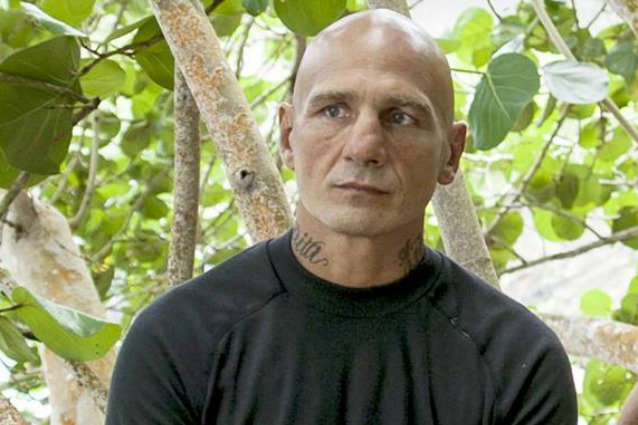 Isola dei Famosi 2016: Giacobbe sviene e cade addosso a Mercedesz