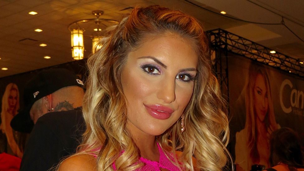 Cyber bullismo, depressione: i presunti motivi del suicidio di August Ames