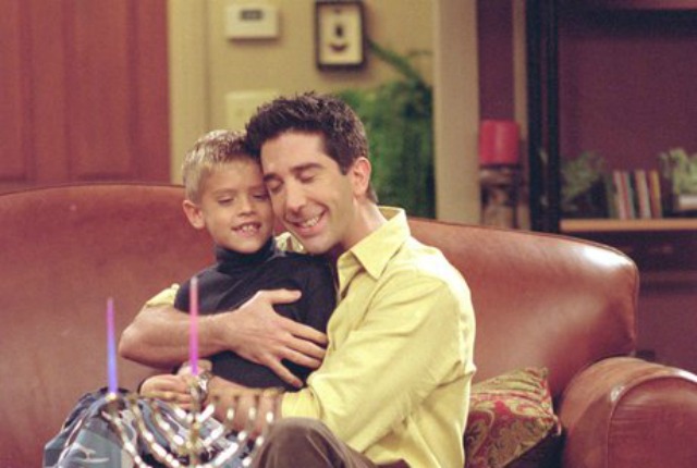 Friends e quei buchi nella trama: Ross perde la custodia di suo figlio Ben?