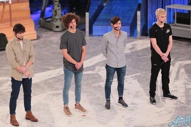 Festino per il compleanno di Biondo : perché Simone e compagni sono ...