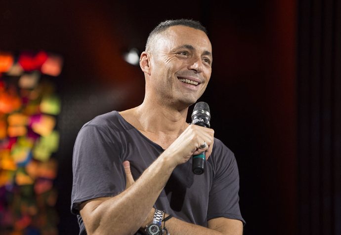 Alex Britti nuovo professore ad Amici, importanti novità per il talent ...