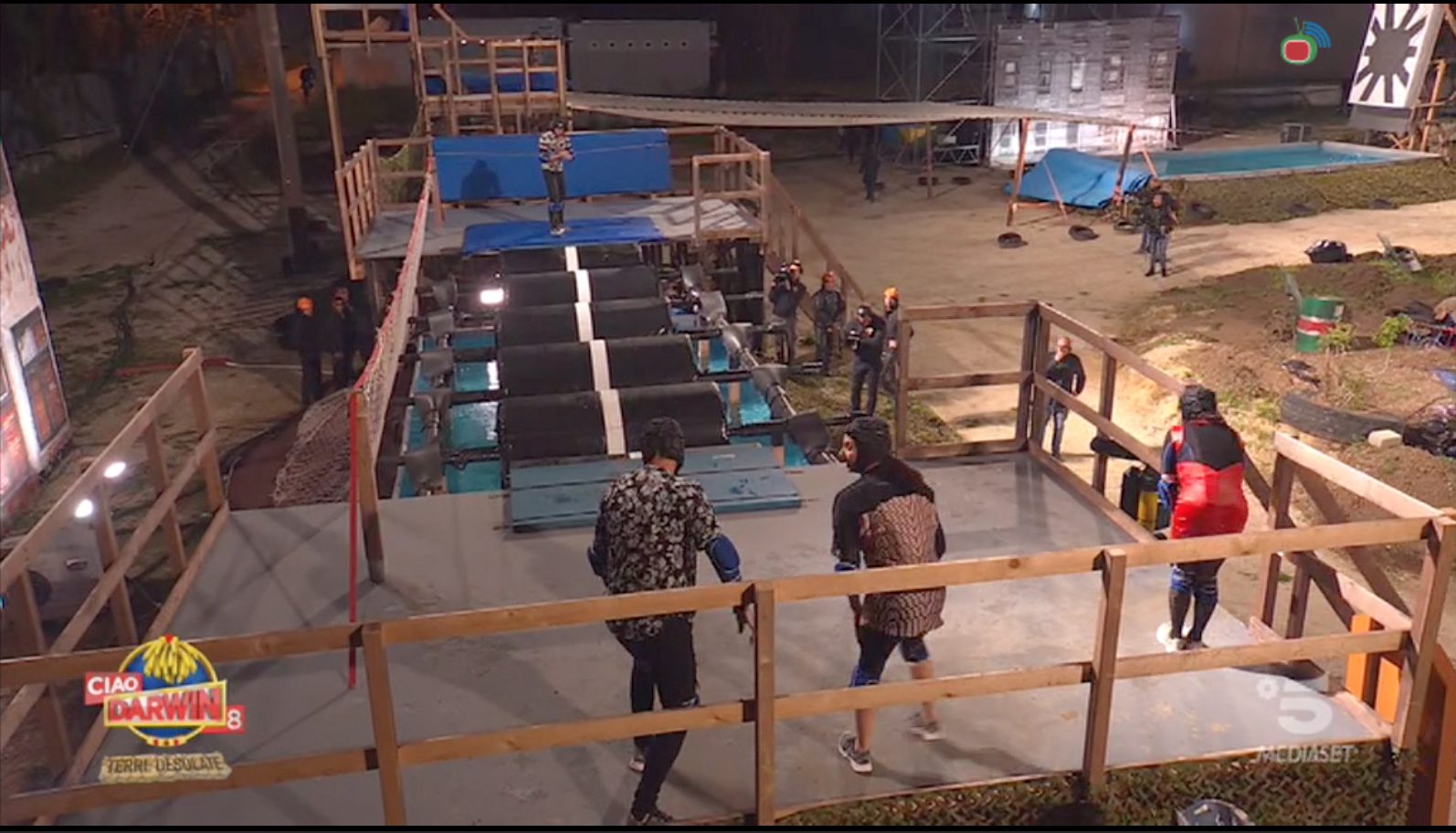 Ciao Darwin 8 mostra il gioco dei rulli dopo l'incidente, tagliato il momento della caduta