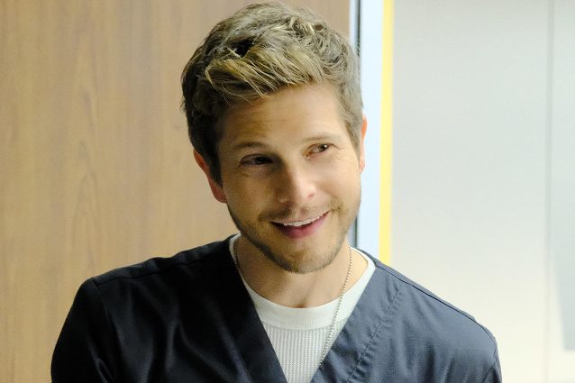 Il dottor Conrad Hawkins conquista gli italiani, 'The resident' vince ...