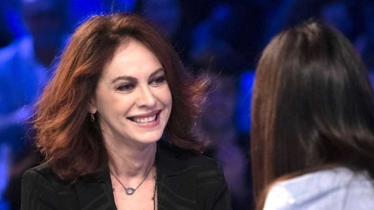 Elena Sofia Ricci e la violenza subita a 12 anni: Succede troppo spesso ...