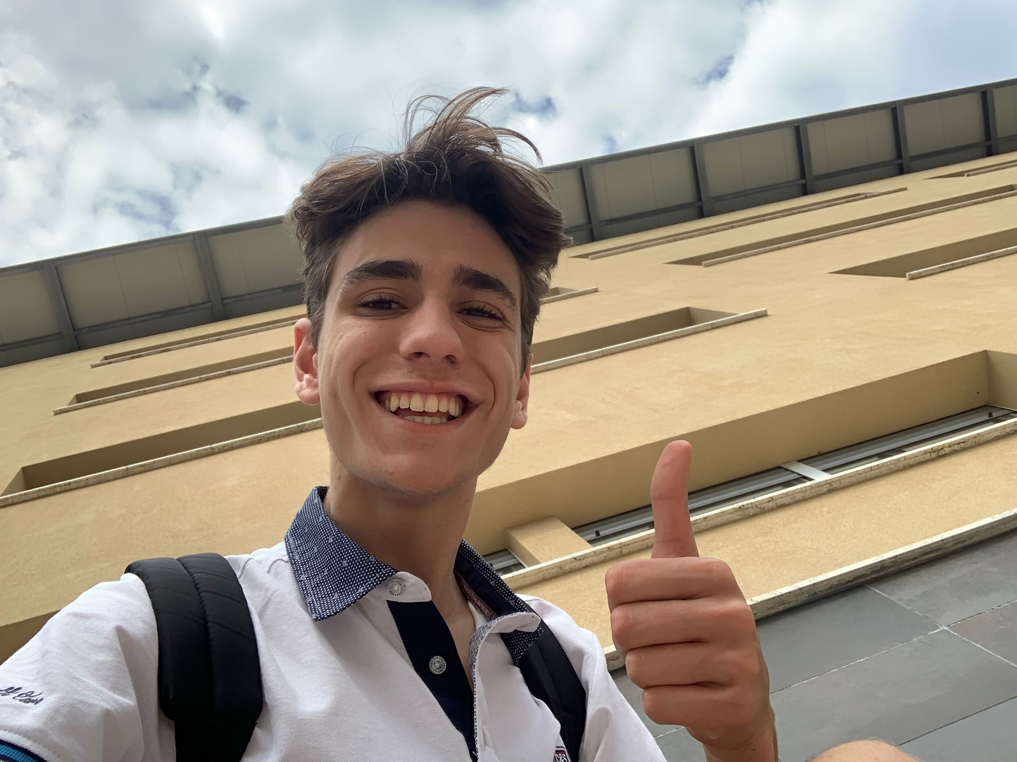 La protesta di Mario Tricca, ultime ore di DAD dal cortile della scuola ...