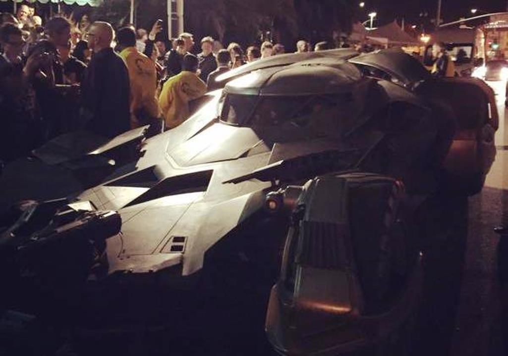 Comic-Con 2015: Zack Snyder arriva a bordo della nuova Batmobile (Foto ...
