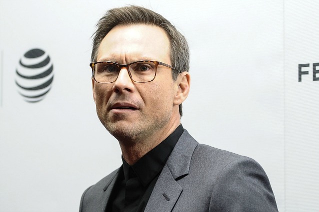 Christian Slater contro il padre: È schizofrenico, cercò di uccidere me ...