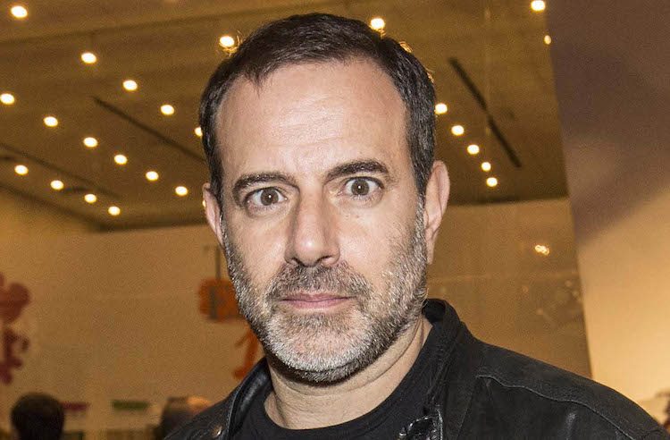 Fausto Brizzi compie 50 anni e torna al cinema con la commedia Modalità ...