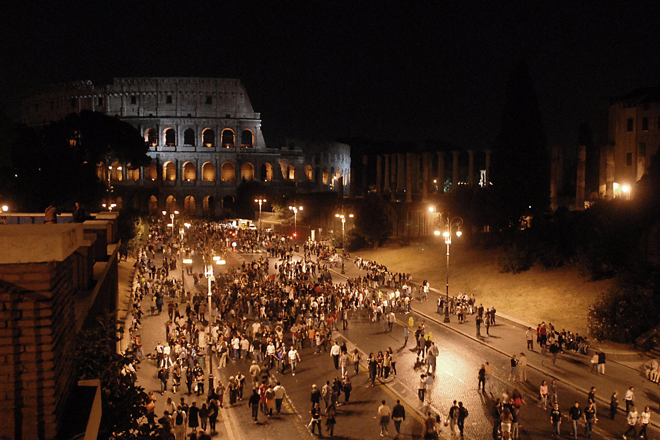 Natale di Roma, Fori completamente pedonali per la notte bianca ...