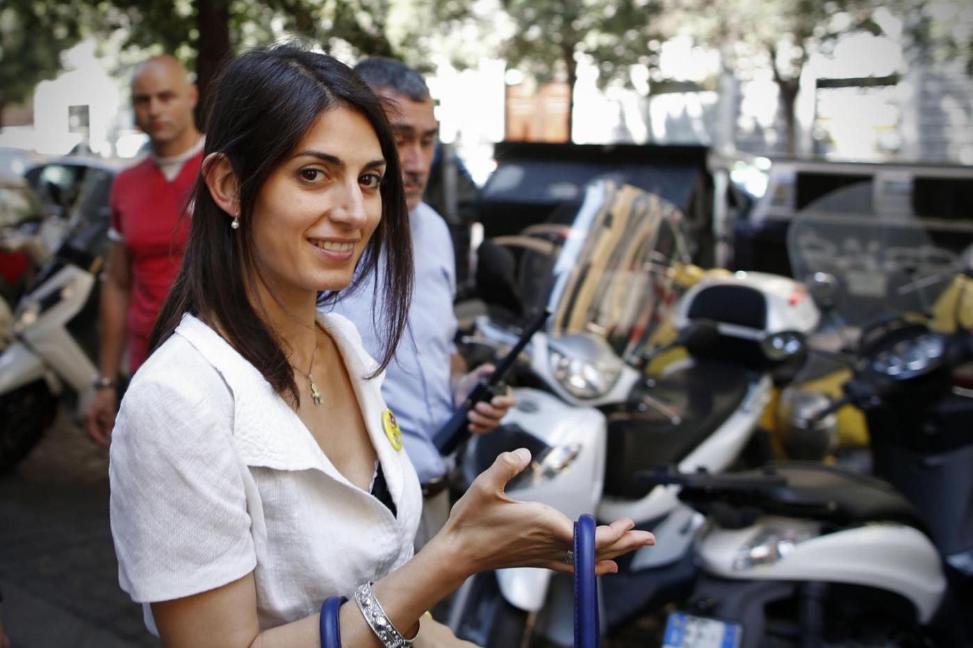 Inchiesta sulle nomine, la sindaca di Roma Virginia Raggi in procura ...