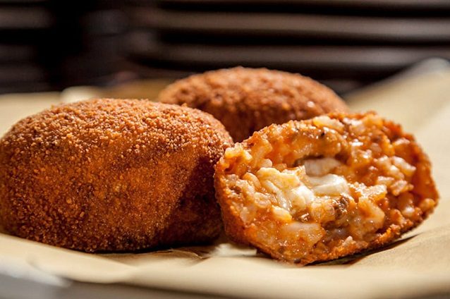 Il supplì è il re dello street food romano. Ecco dove si mangiano i più ...