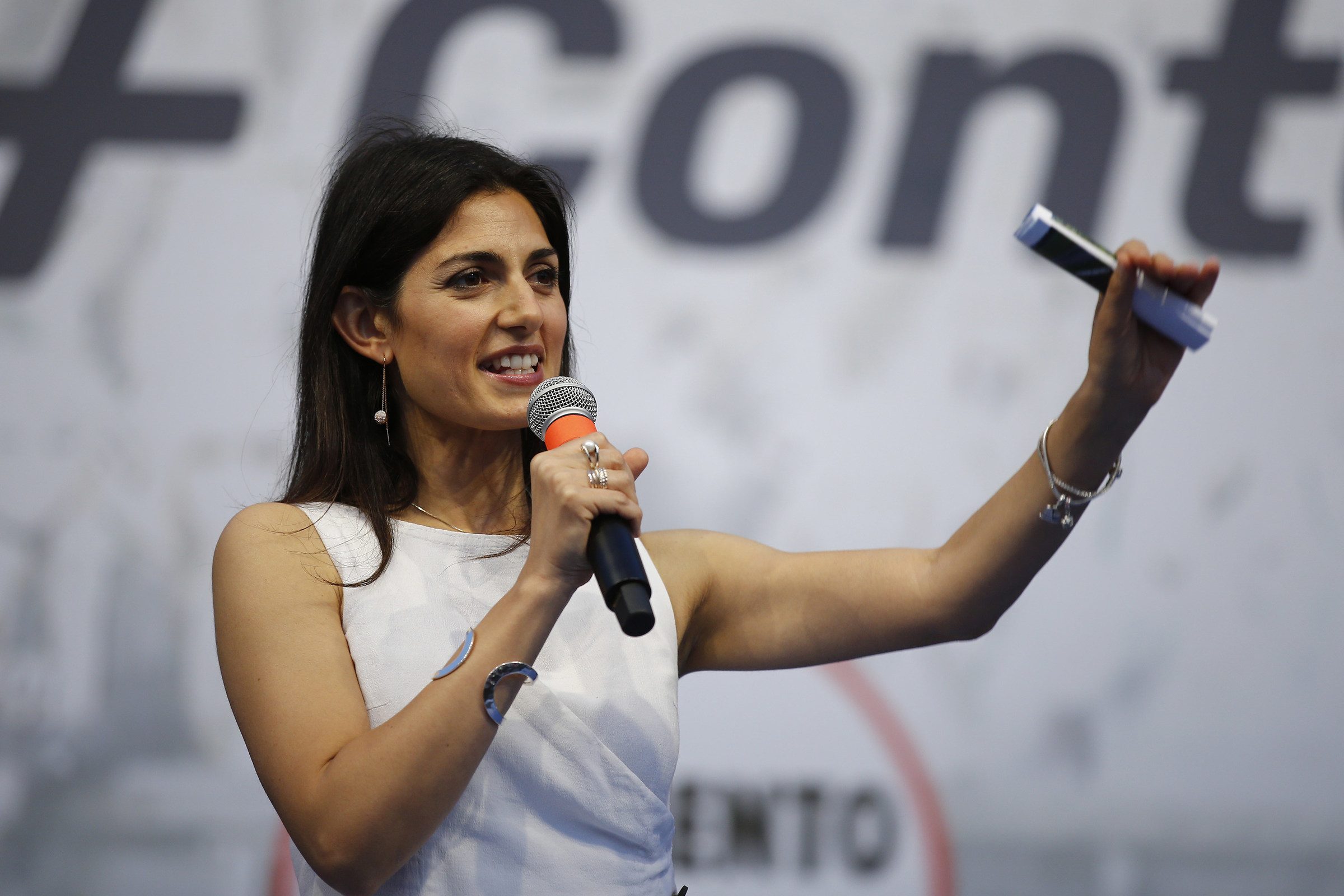 Virginia Raggi chiede tempo: Datemi qualche anno per Roma, non ho la ...