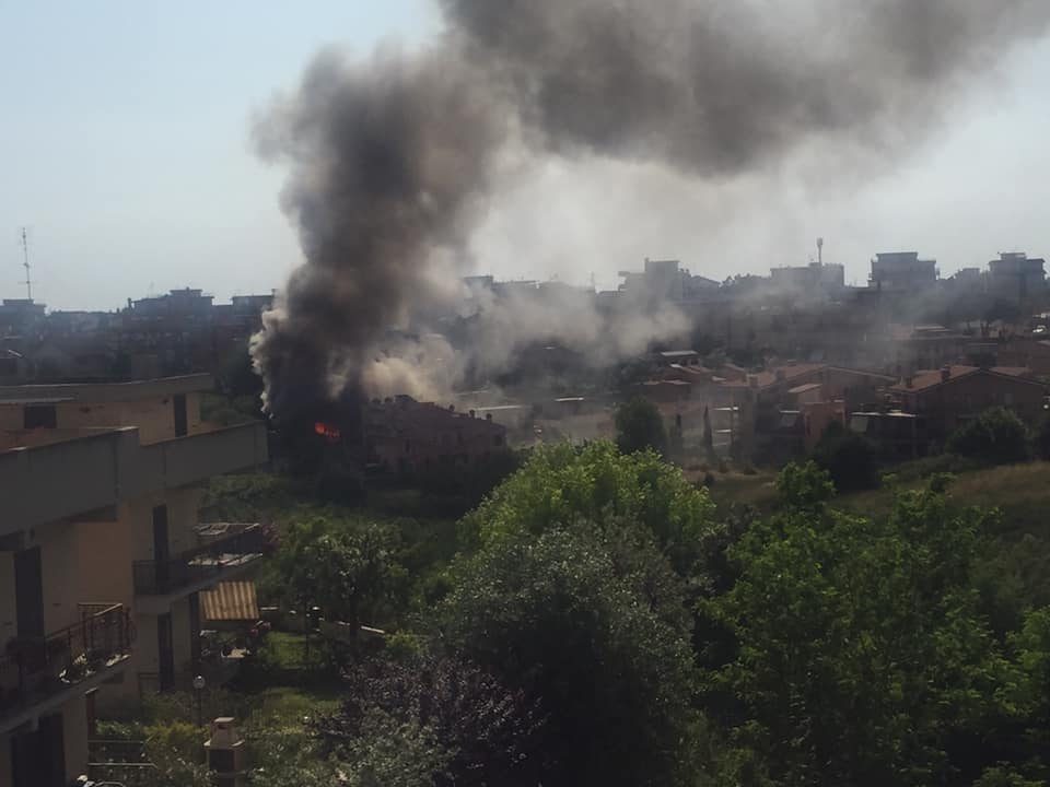 Roma, casa esplode alla Massimina: un morto carbonizzato