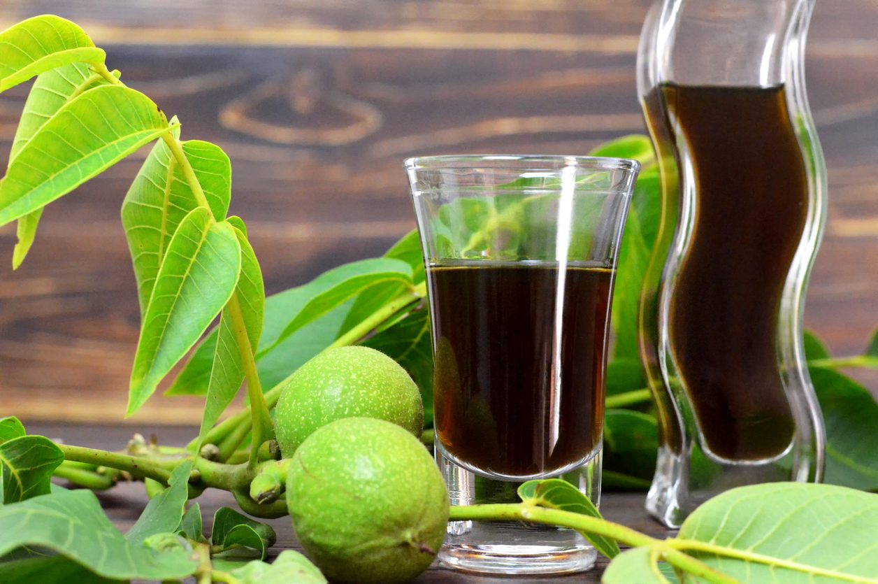 Nocino: la ricetta originale e le dosi