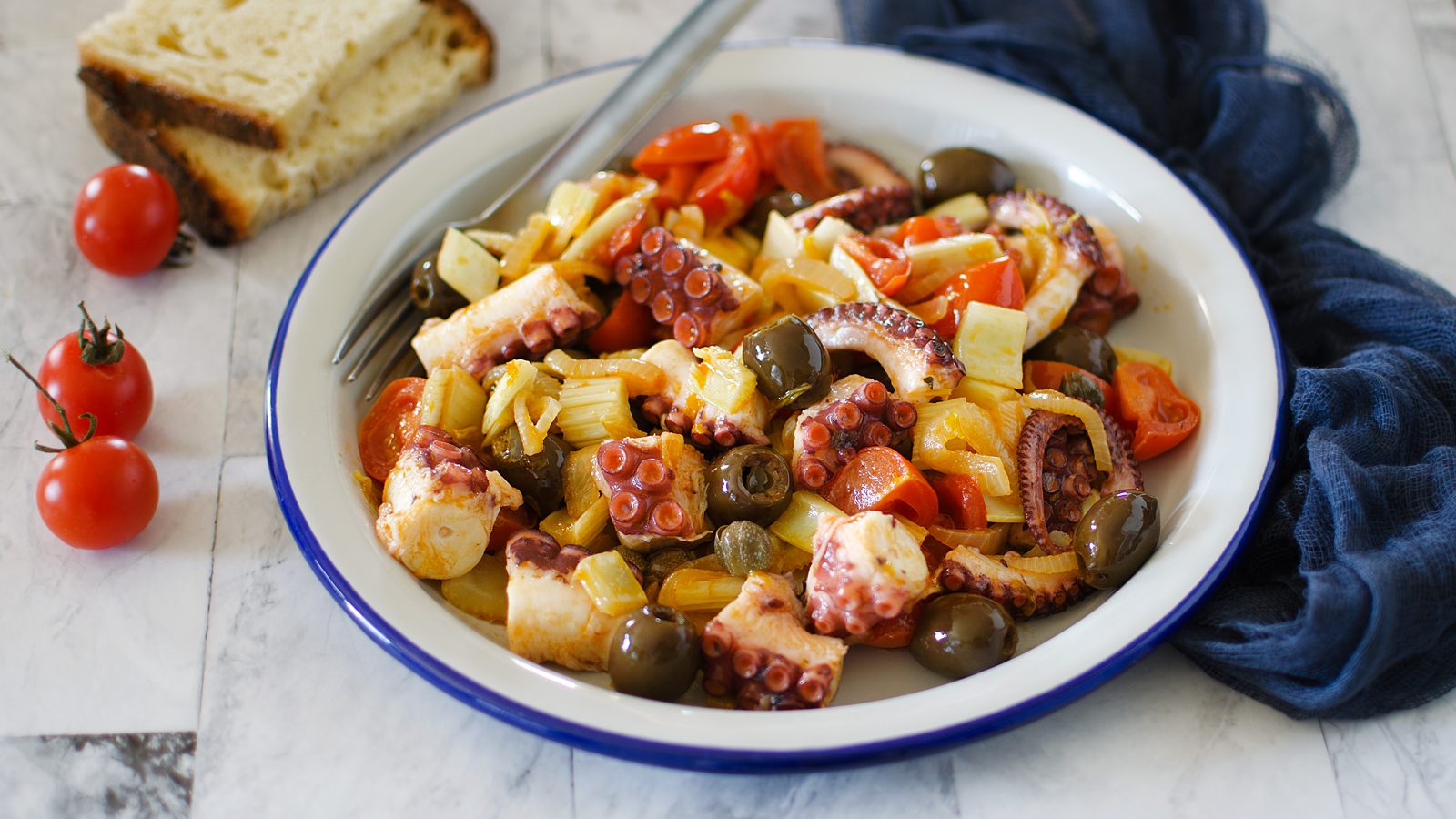 Polpo in caponata: la ricetta in agrodolce della variante siciliana di mare