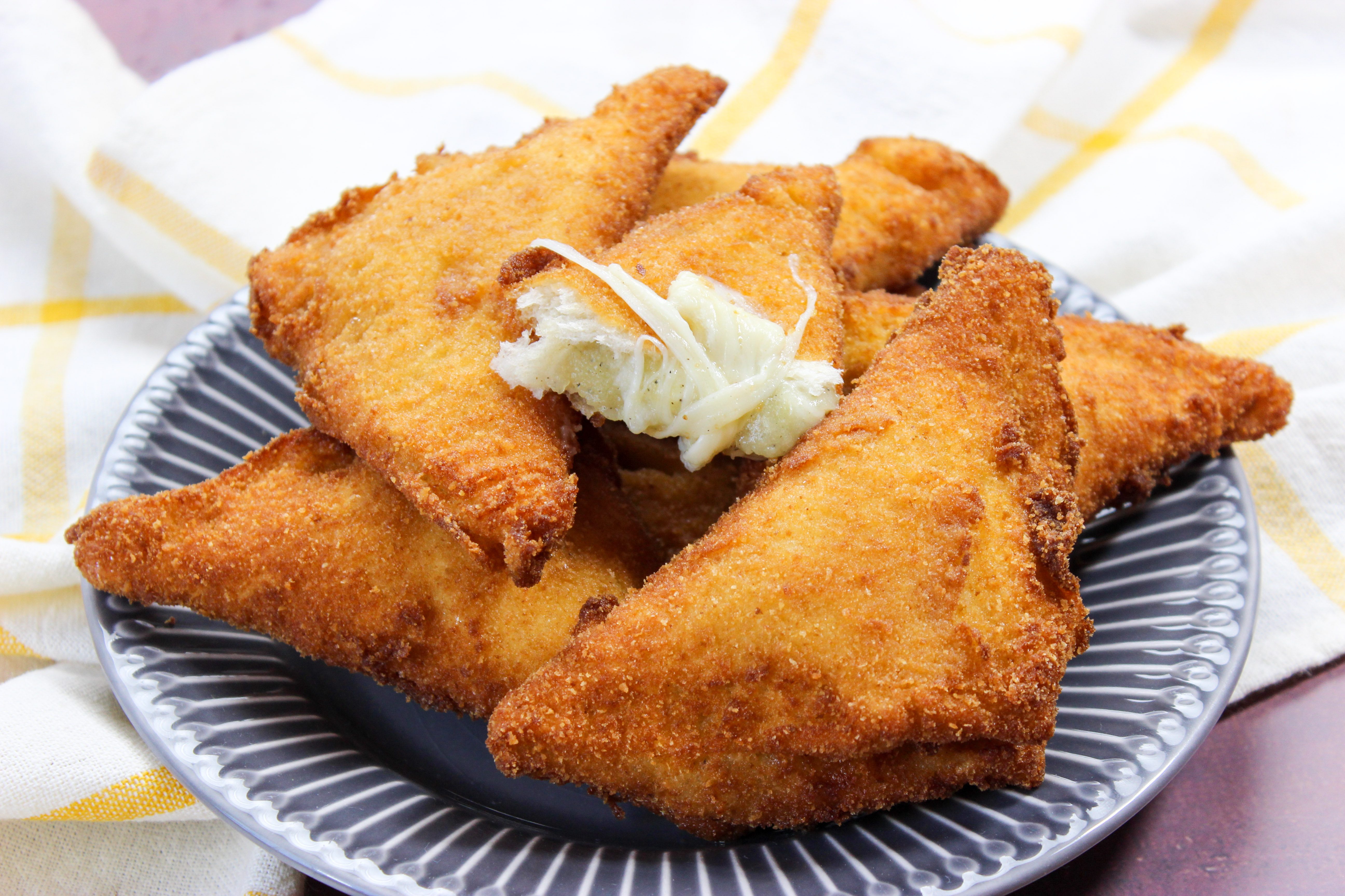 Tramezzini fritti: la ricetta dell'antipasto veloce con goloso ripieno