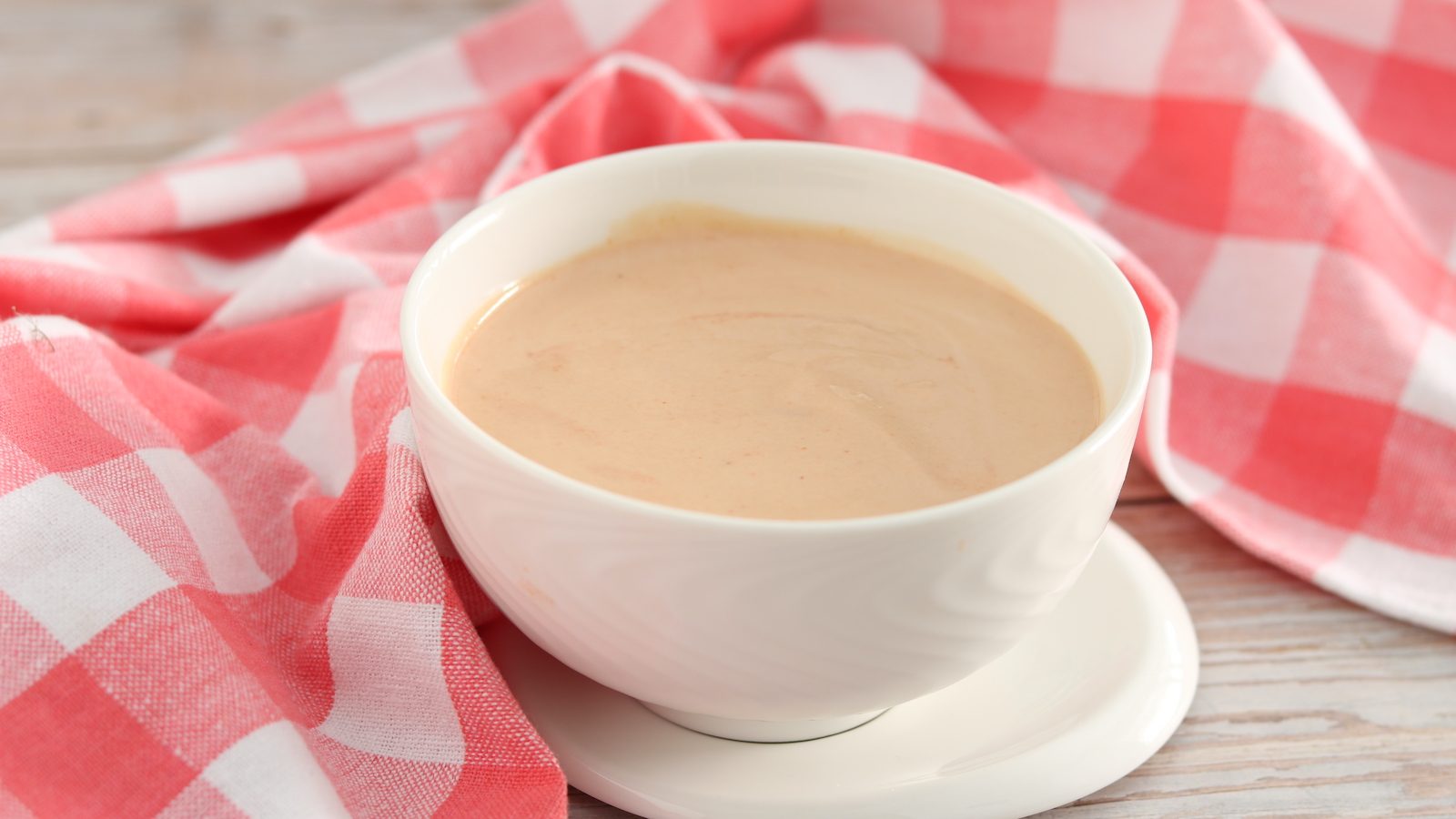 Salsa rosa: la ricetta facile e veloce della cremosa salsa cocktail