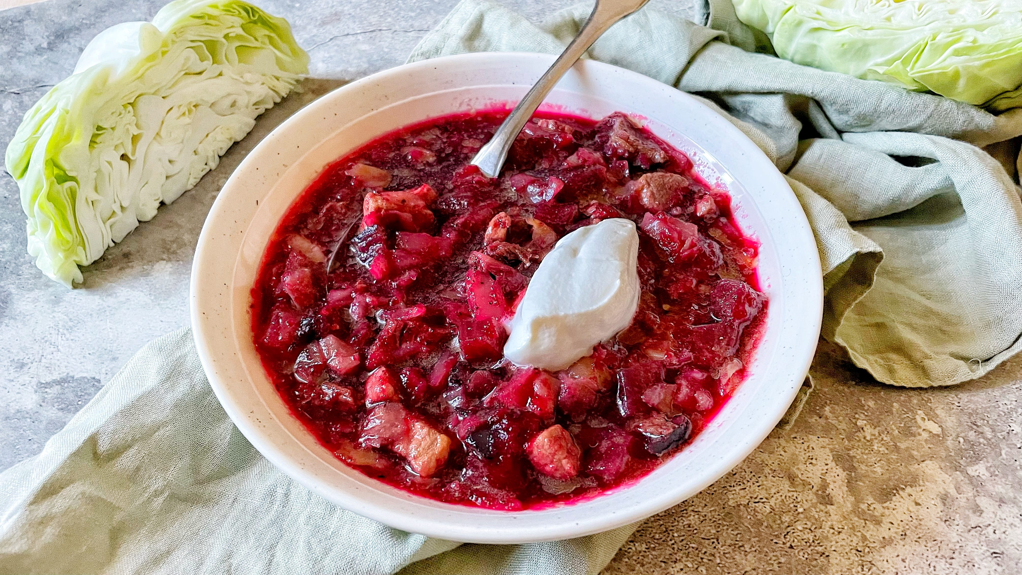 Borsch: la ricetta tradizionale della zuppa ucraina di barbabietole