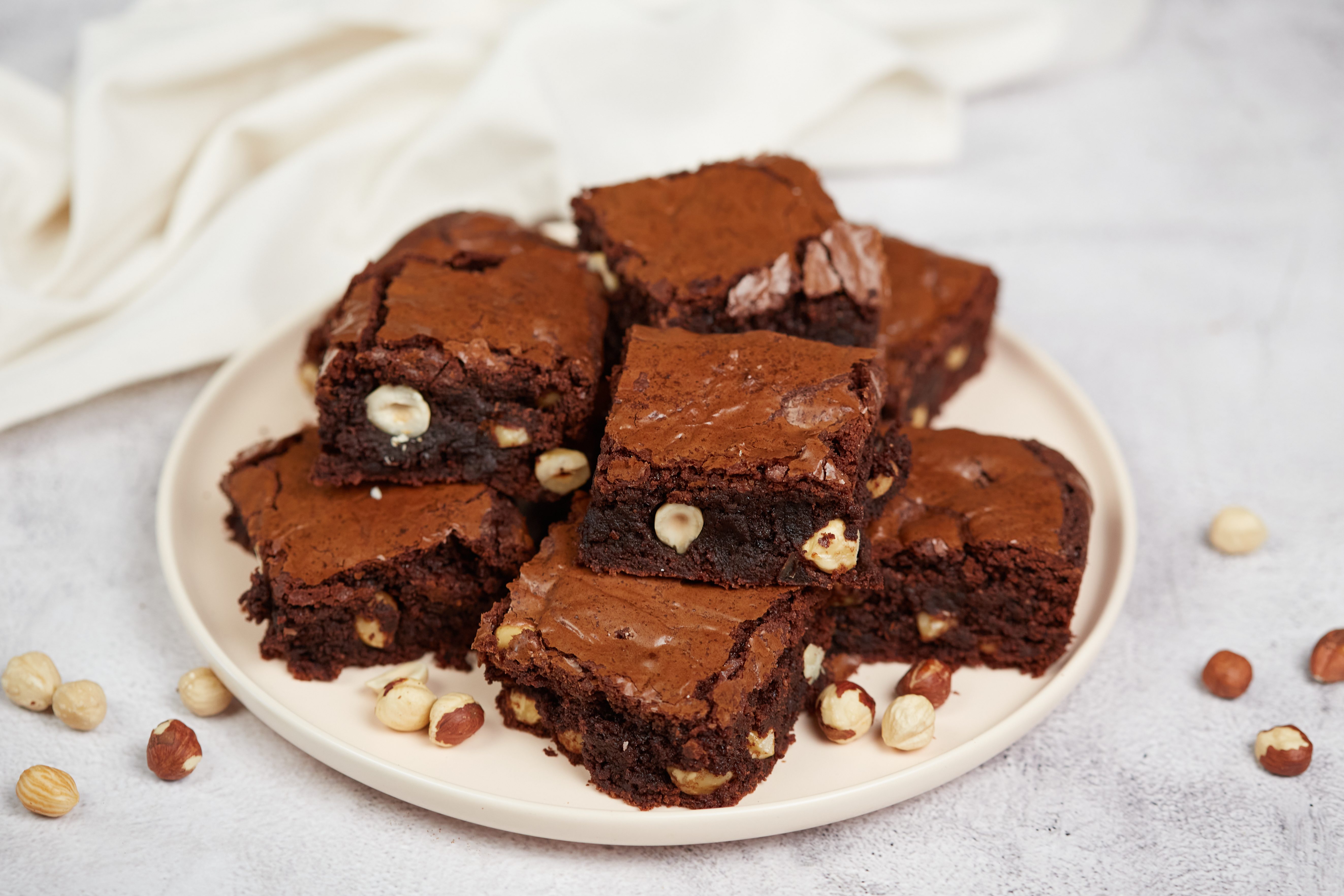 Brownies alle nocciole: la ricetta dei dolcetti morbidi e golosi