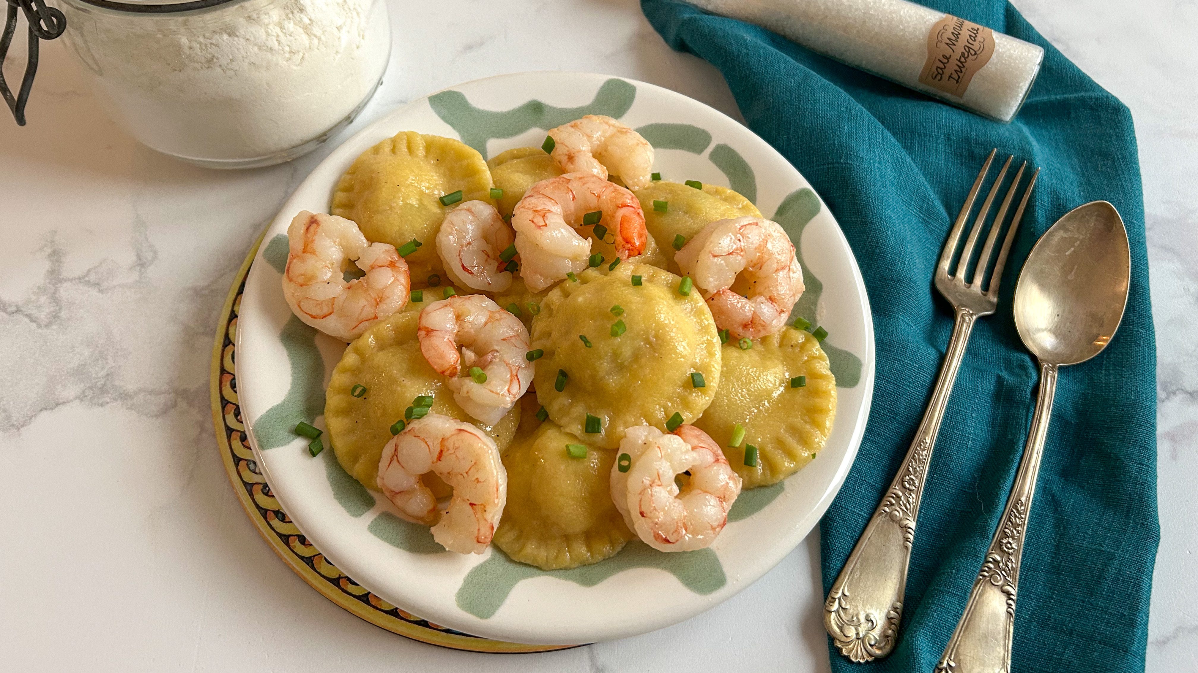 Ravioli di gamberi: la ricetta del primo di pesce elegante e delicato