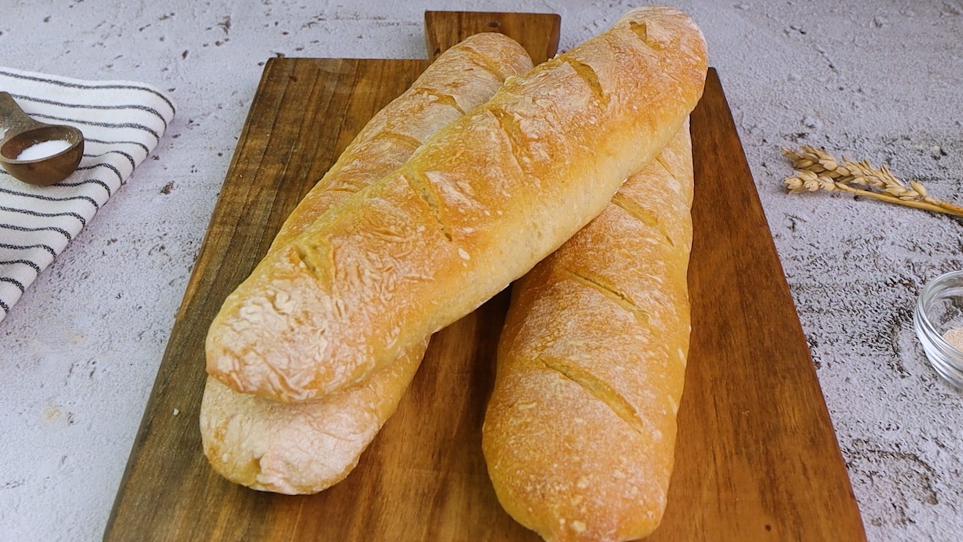 Baguette: la ricetta del pane francese dalla classica forma allungata