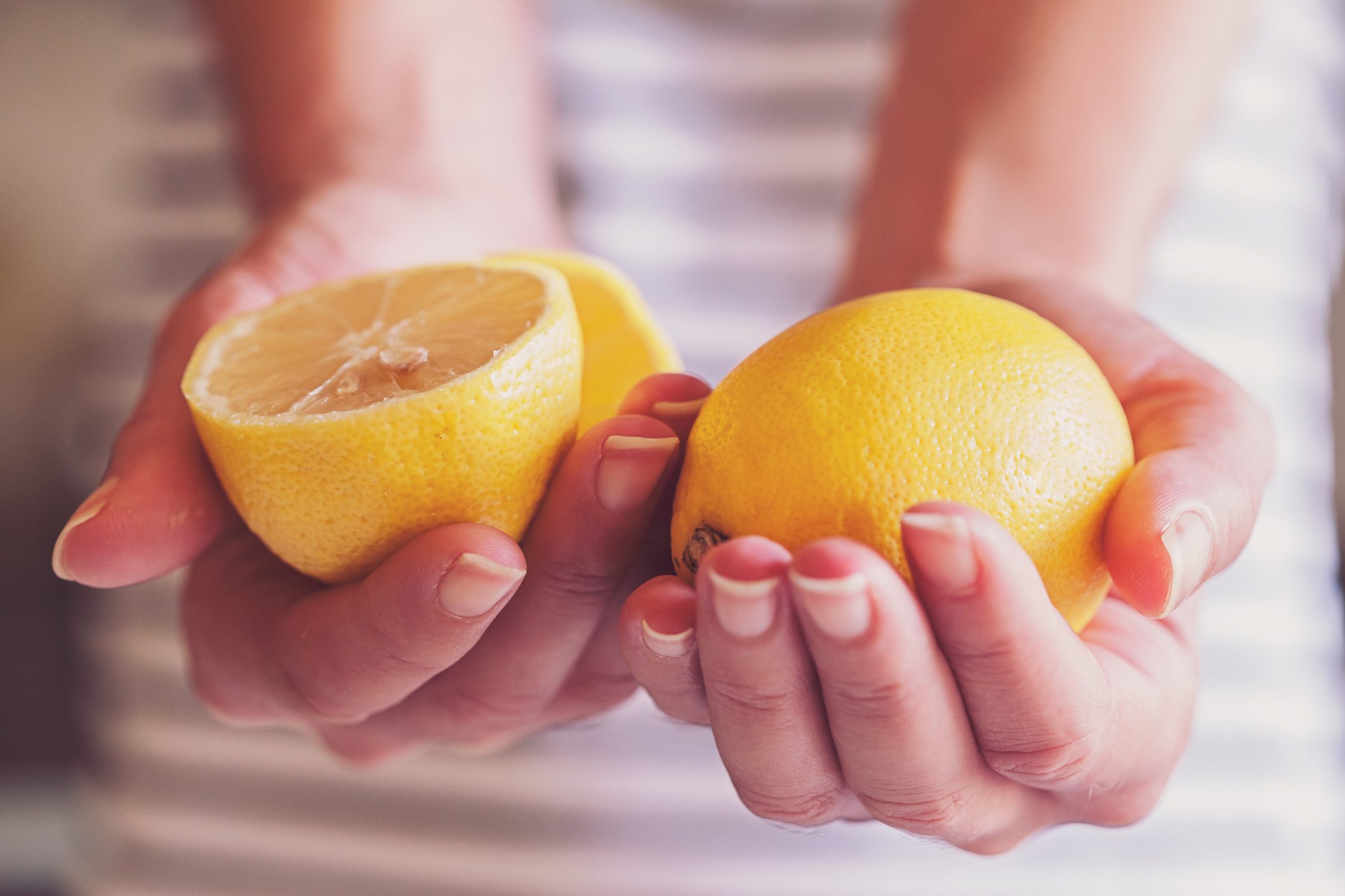 How To Whiten Skin With Lemon Juice Cookist How To Whiten Skin With Lemon Juice Cookist