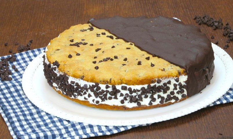 Chocolate chip cookie Ice cream cake: a dessert that will surprise ...