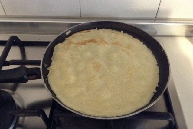 Crepe suzette: the recipe for the flambè dessert served with Grand ...