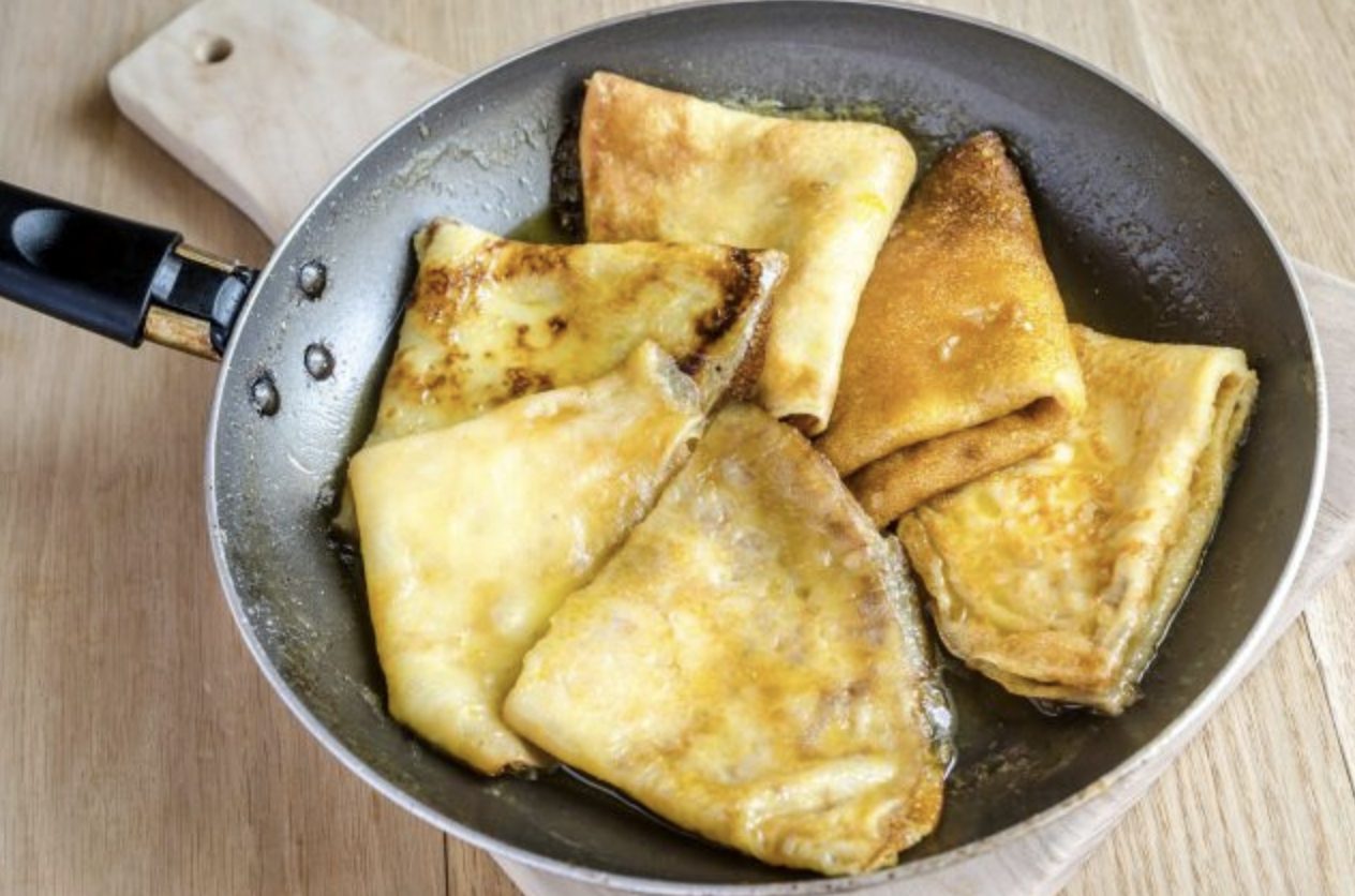 Crepe suzette: the recipe for the flambè dessert served with Grand ...