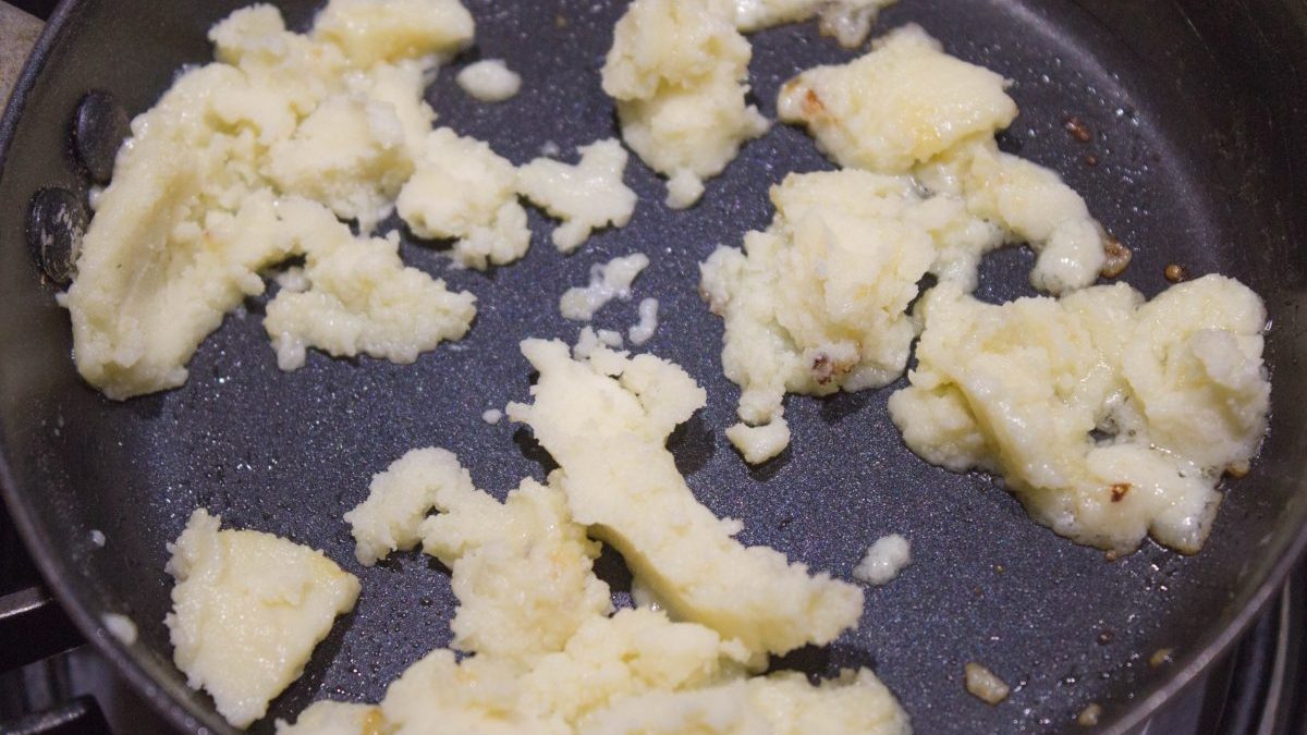 Gujiya: Traditional Indian sweet recipe