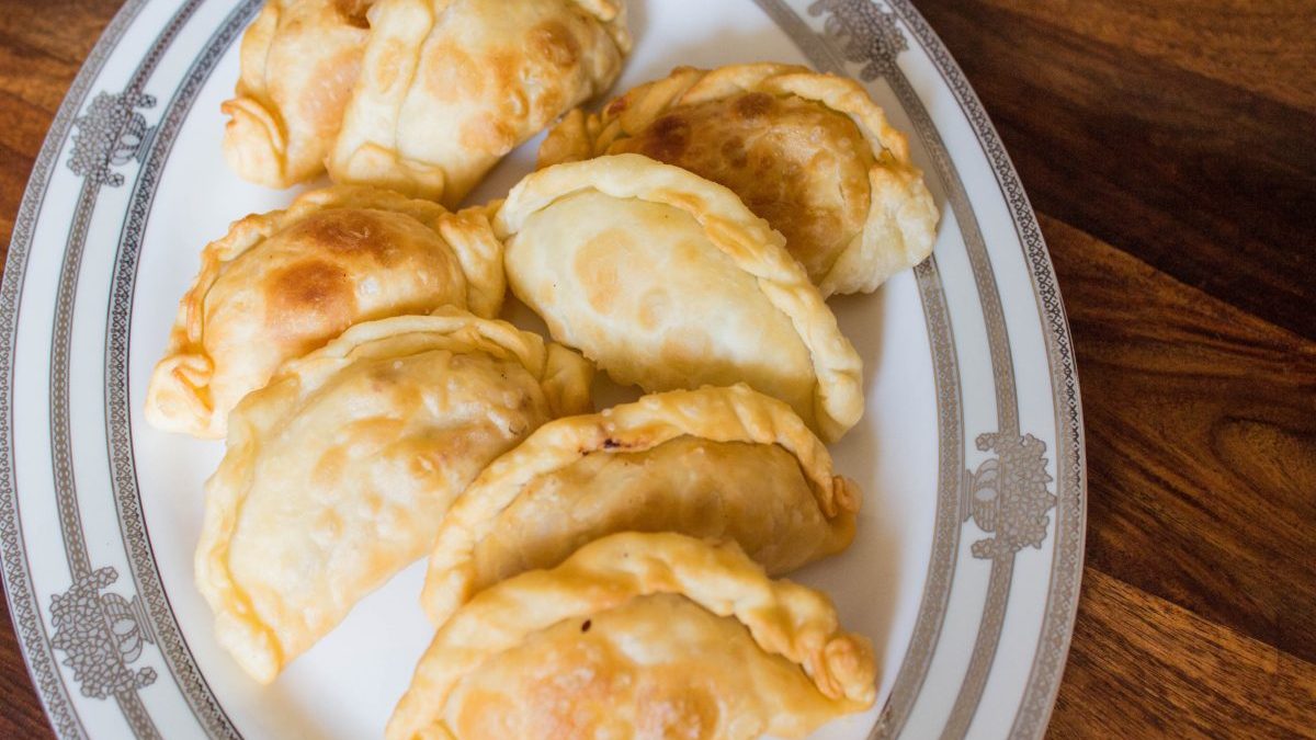 Gujiya: Traditional Indian sweet recipe