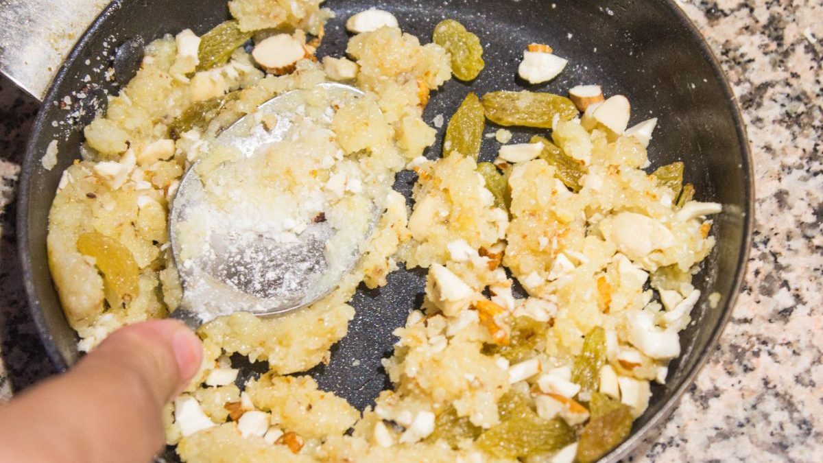 Gujiya: Traditional Indian sweet recipe