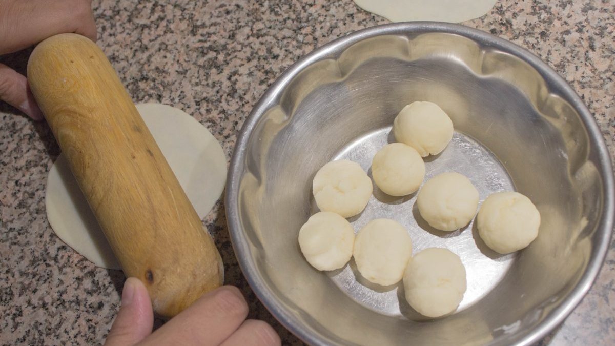 Gujiya: Traditional Indian sweet recipe
