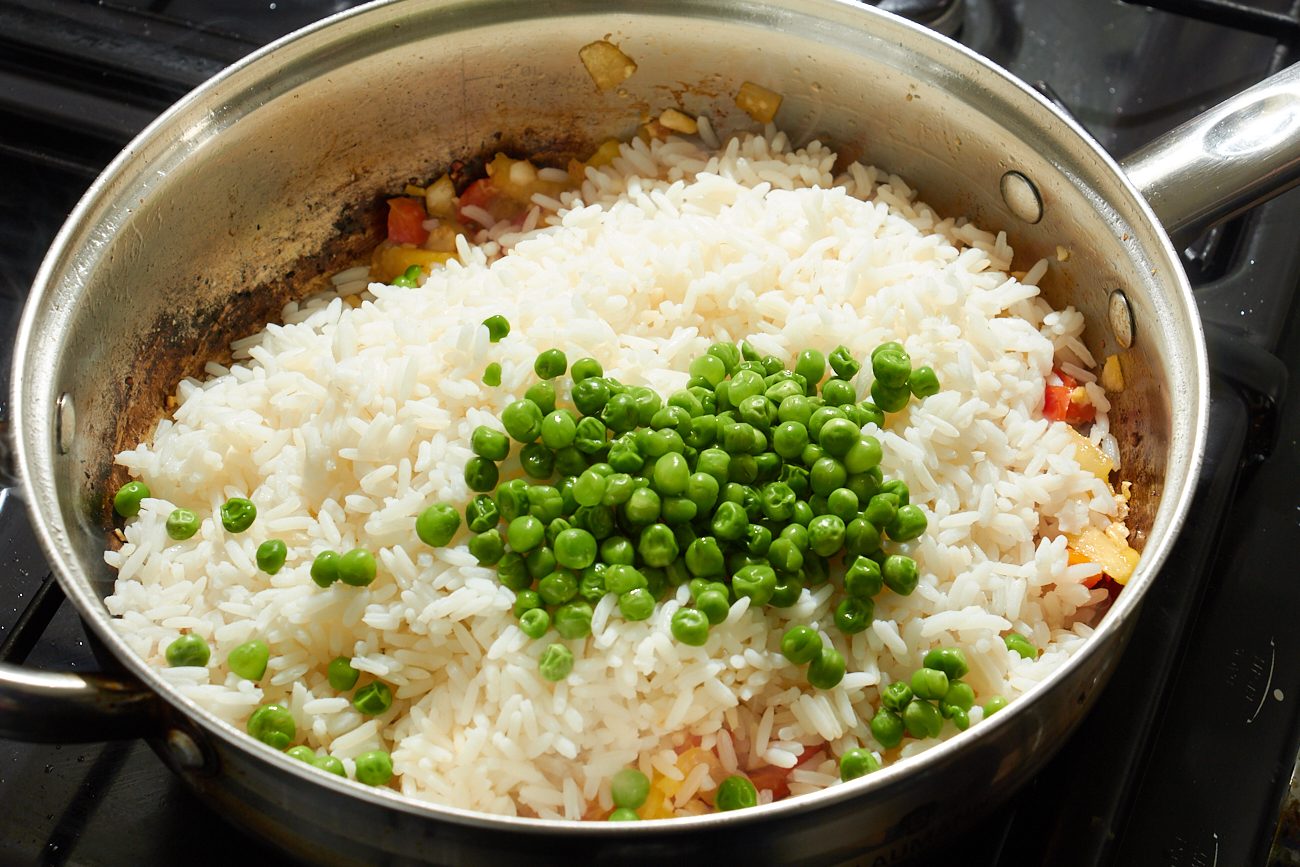 Pineapple Fried Rice: a tasty very easy to prepare