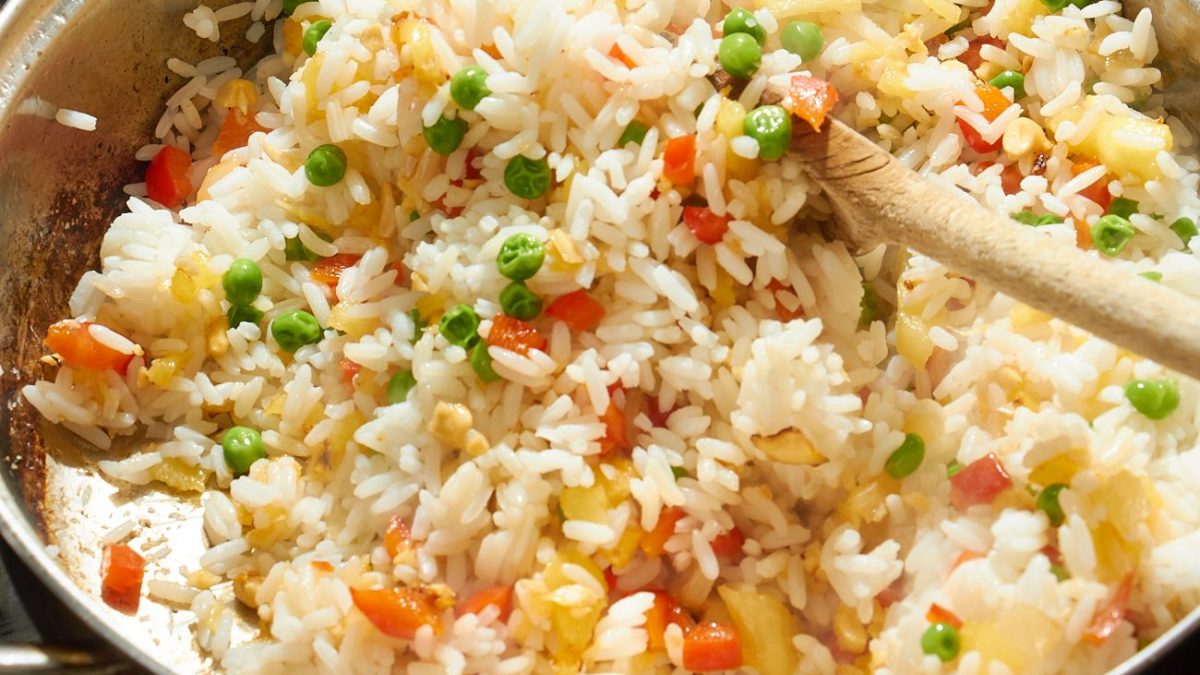 Pineapple Fried Rice: a tasty very easy to prepare
