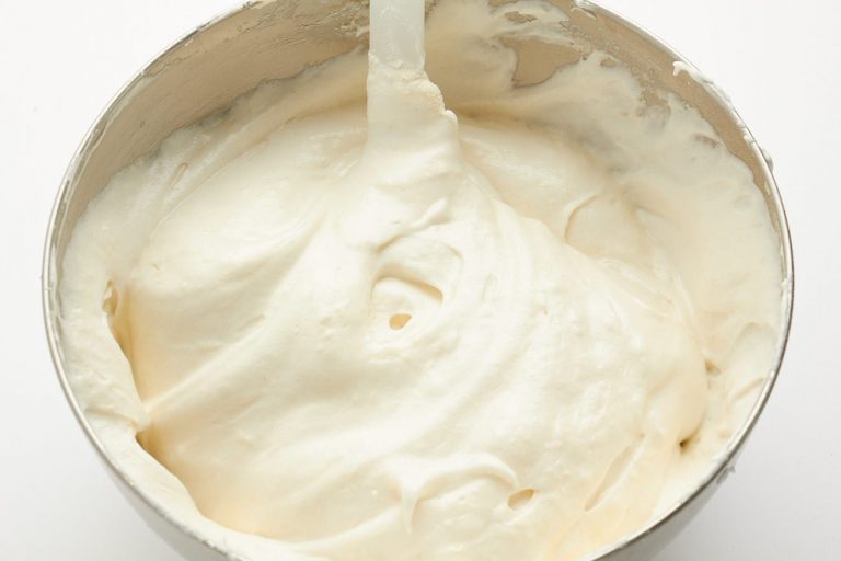 Creamy Angel Cake Roll: fluffy, creamy and very delicious