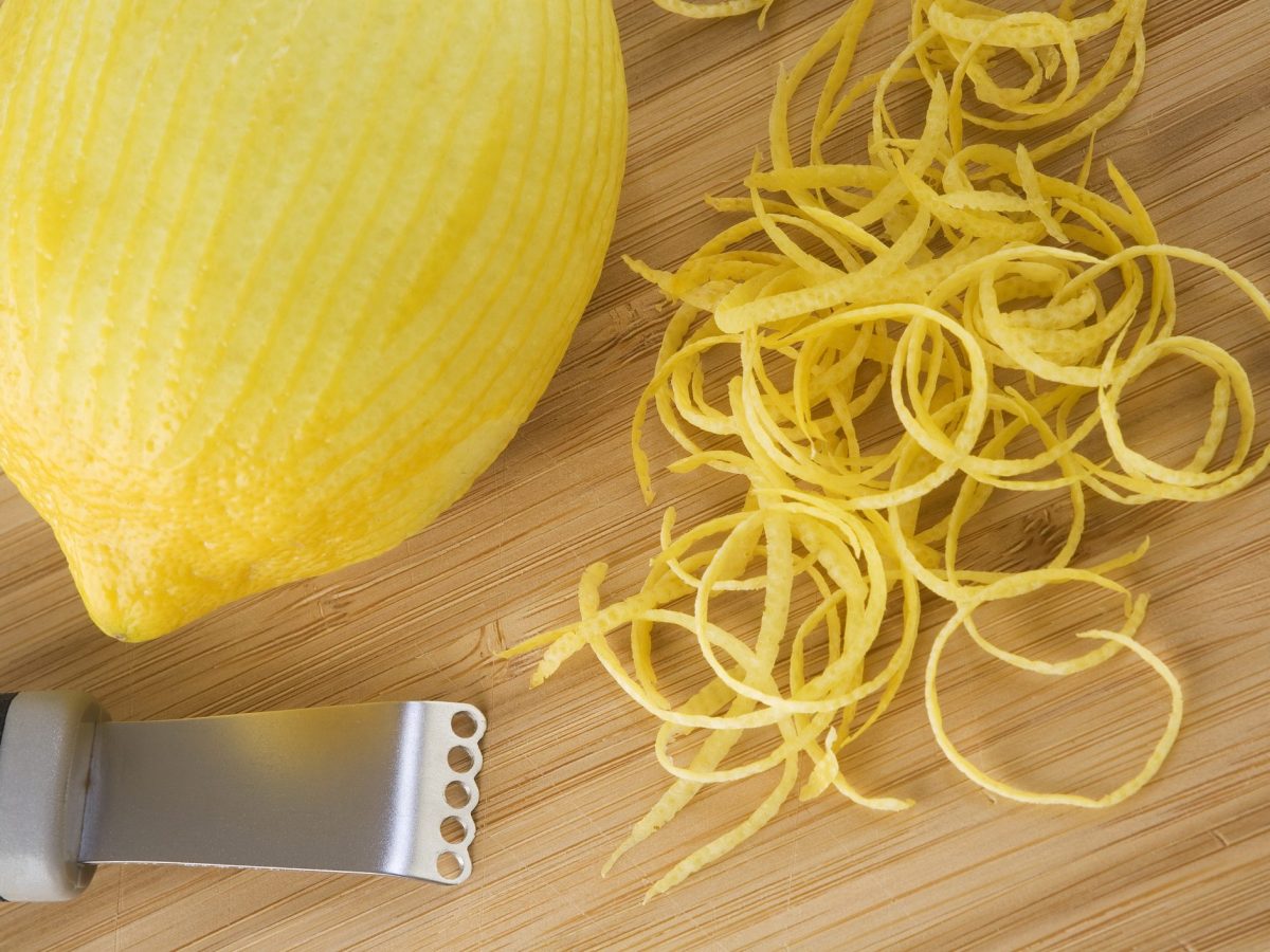 9 Benefits and Uses of Lemon Peel | Cookist.com