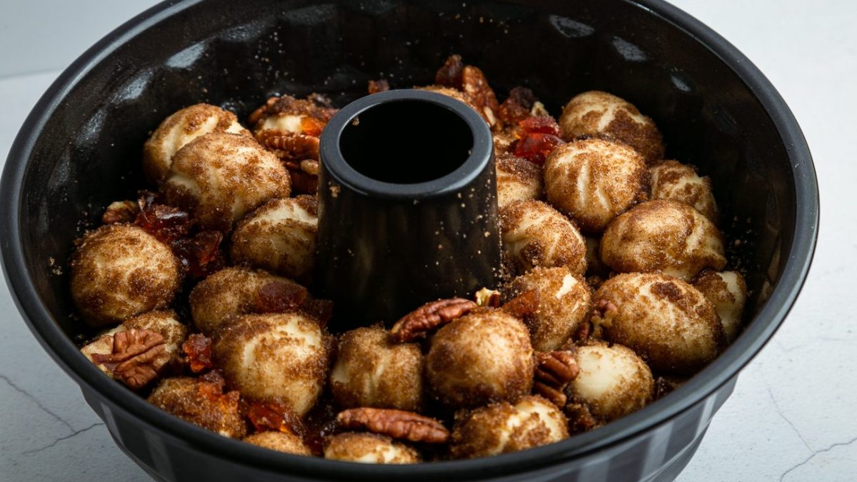Christmas Monkey Bread: the fluffy and delicious dessert
