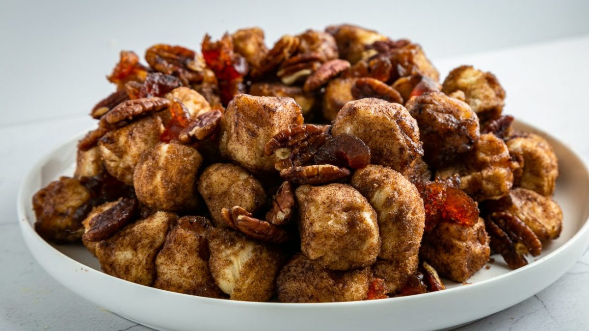 Christmas Monkey Bread: the fluffy and delicious dessert
