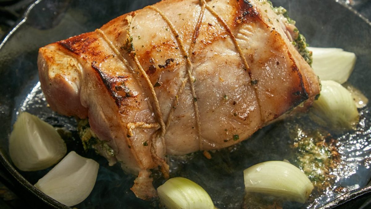 Herb-stuffed pork loin: the recipe to make a delicious meal