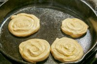 Meloui Pancakes: serve them with traditional Moroccan syrup | Cookist.com