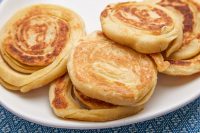 Meloui Pancakes: serve them with traditional Moroccan syrup | Cookist.com
