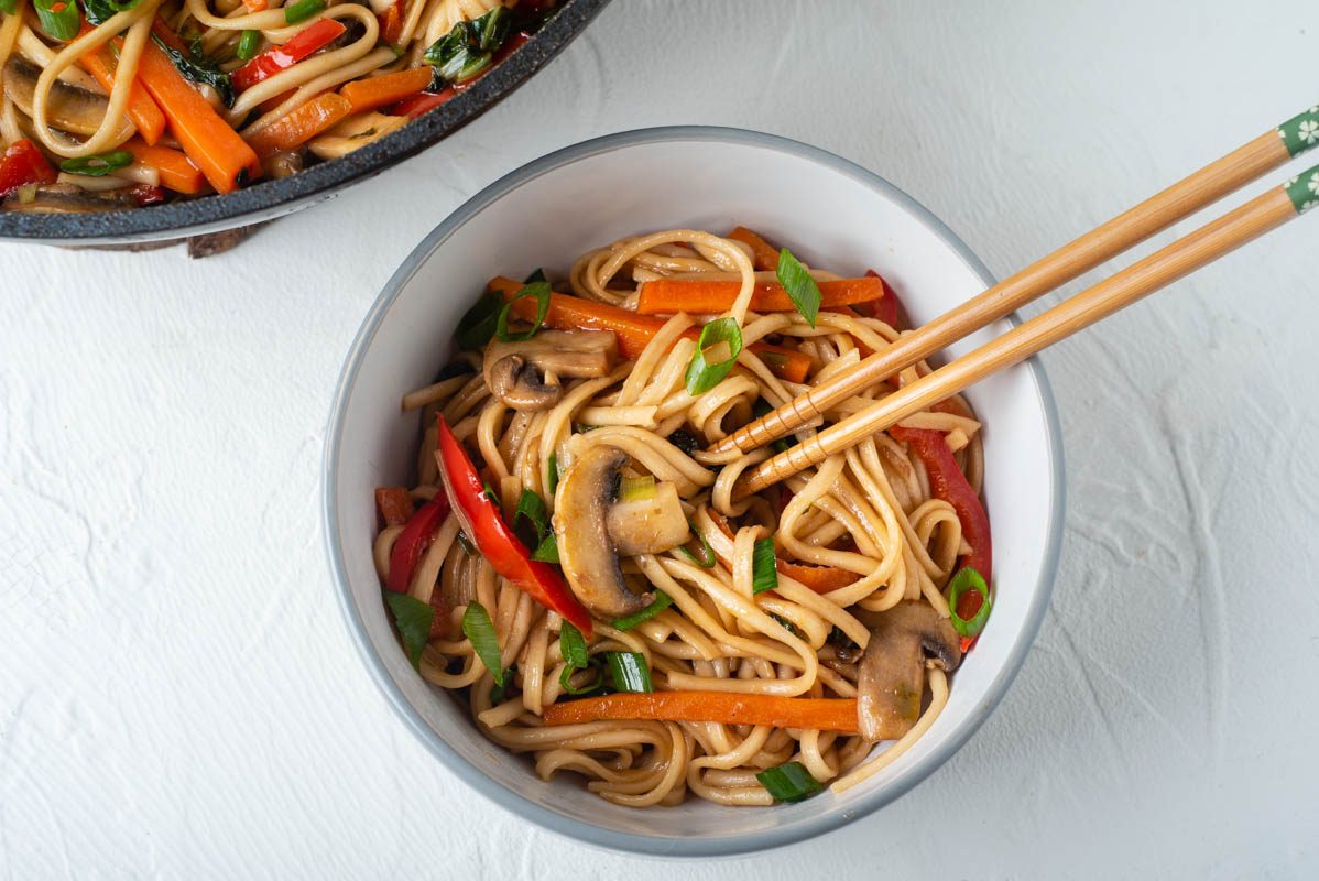 Easy Lo Mein: a fast, tasty dinner to enjoy week nights