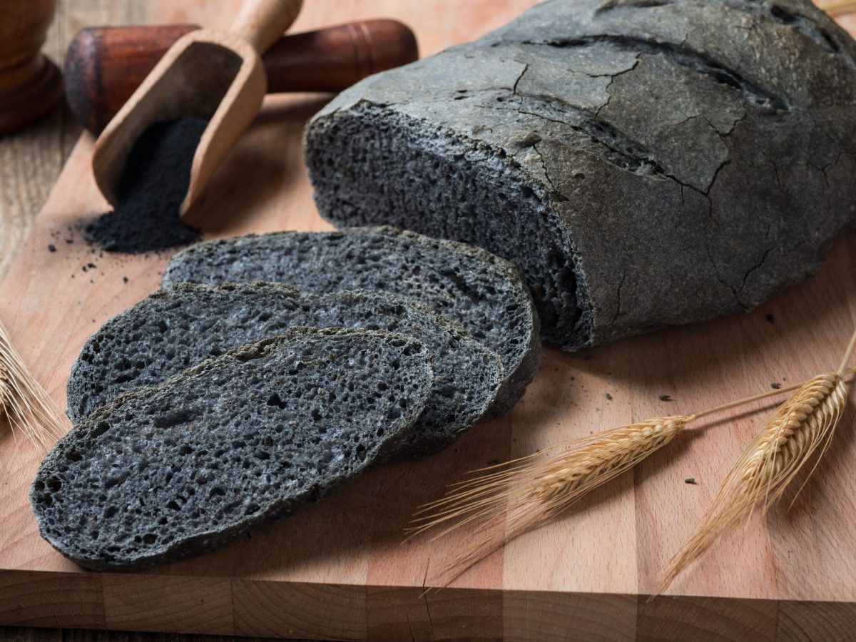 The Black Charcoal Food Fad – Is It Safe?